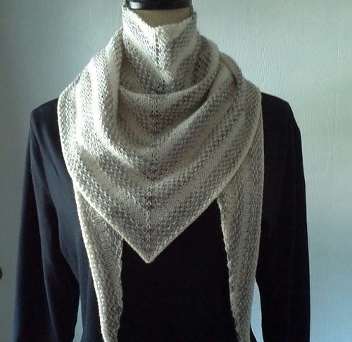 Ravelry: Linen Weave Triangle pattern by Susan Ashcroft