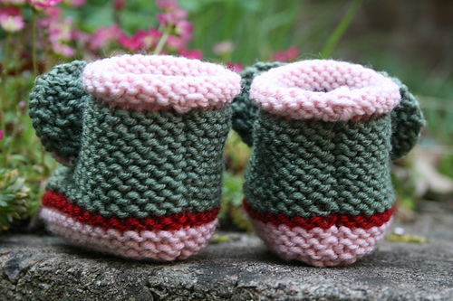 Ravelry: Froggy Booties pattern by Sylvia Leake