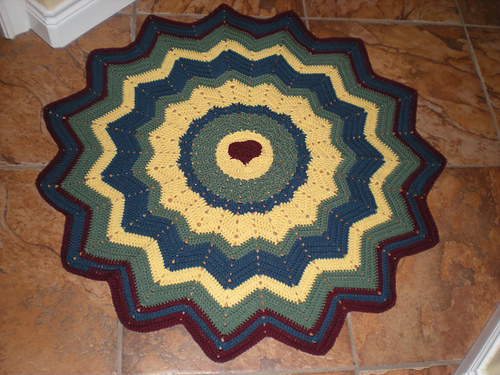 Ravelry: Rainbow Heart Round Ripple 15 Points pattern by Donna Mason-Svara