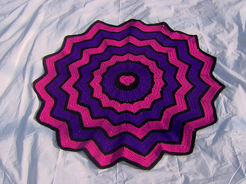 Ravelry: Rainbow Heart Round Ripple 15 Points pattern by Donna Mason-Svara