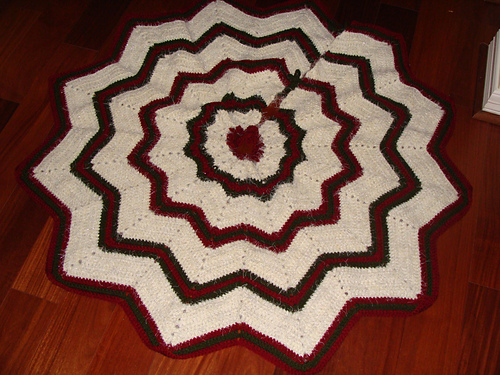 Ravelry: Christmas Tree Skirt pattern by Donna Mason-Svara