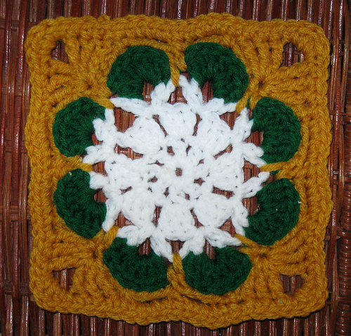 Ravelry: Holiday Duo Squares 6x6 pattern by Donna Mason-Svara