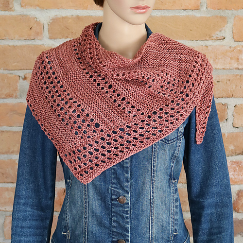 Ravelry: Autumn Hug Shawl pattern by Satu Kesävaara