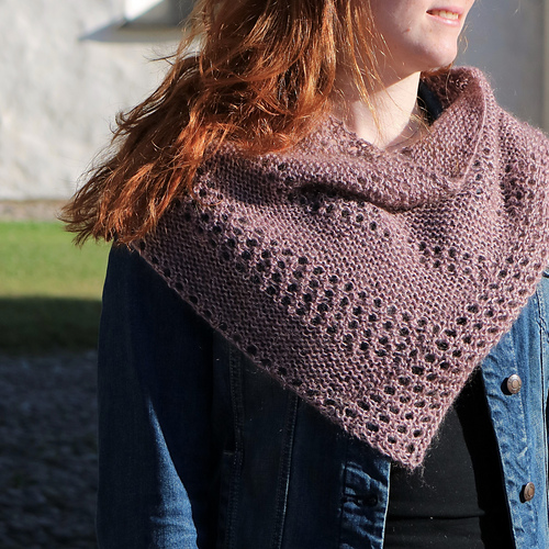 Ravelry: Autumn Hug Shawl pattern by Satu Kesävaara