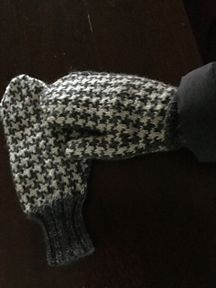 Ravelry: Snuggly's Checked mittens