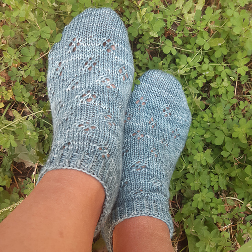 Ravelry: Michelle socks pattern by Sophie Vuong