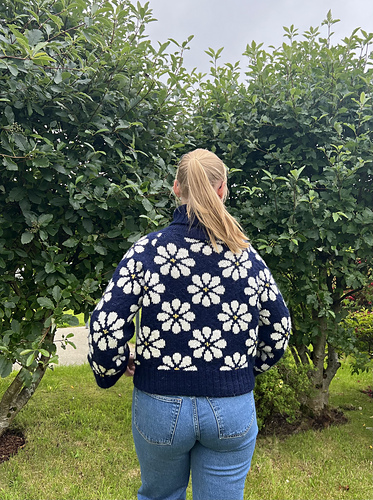 Ravelry: Daisy Sweater Chunky pattern by Solvara Knitwear