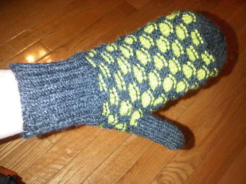 Ravelry: Newfie Mitts pattern by Sophie Rocheleau