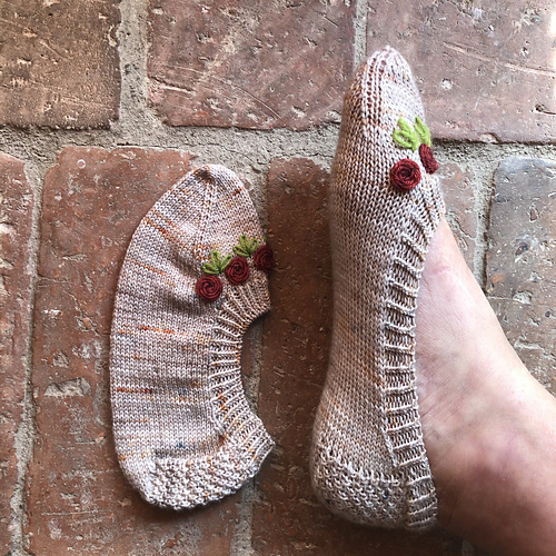 Ravelry: Rimo socks pattern by Monika Winiarska