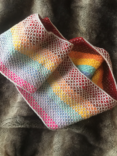 Ravelry: Rainbow Infinity Scarf pattern by Roeska Blankevoort