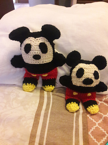 Ravelry: mickey and minnie mouse pattern by Aurelia Delaney