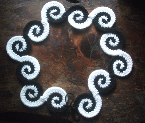 Ravelry: two-colour spiral pattern by Melody Griffiths