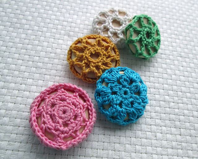 Ravelry: One-inch Crochet Buttons pattern by Heidi Nieling