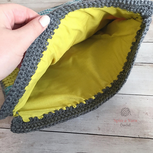 Ravelry: Geometric Clutch pattern by Spin a Yarn Crochet