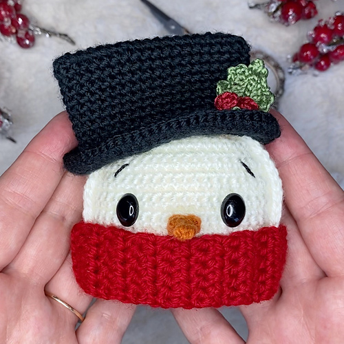 Ravelry: Snowman Ornament pattern by Spin a Yarn Crochet