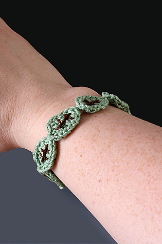 Ravelry: Overlapping Basic Leaf Bracelet pattern by The Perfect Knot ...