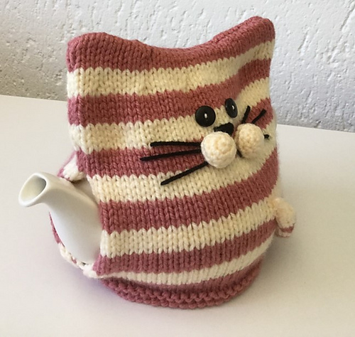 Ravelry: Purrfect Puddy Cosy pattern by Shelley