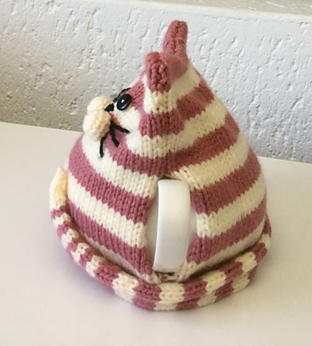 Ravelry: Purrfect Puddy Cosy pattern by Shelley