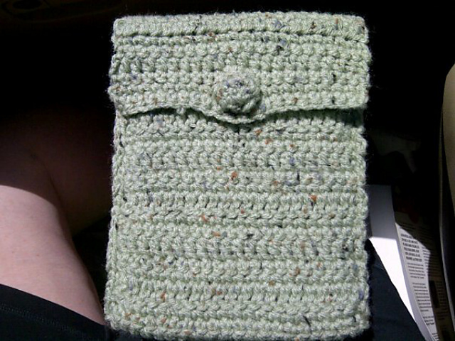 Ravelry: Button Kindle Cover pattern by Tami Pelles