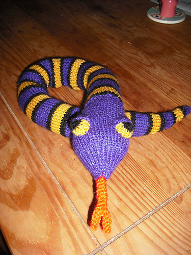 Ravelry: Snakes pattern by Sarah Keen