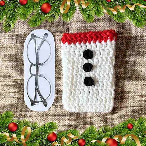 Ravelry: Snowman Eyeglasses Case pattern by May Shehab