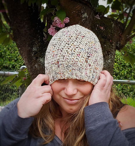 Ravelry: Crumpled Griddle Hat & Messy Bun pattern by Carmin Clements