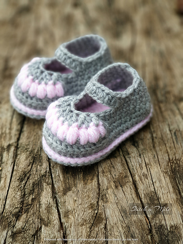 Ravelry: Puff stitch baby sandal pattern by Tanja Scott