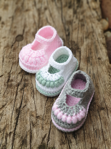 Ravelry: Puff stitch baby sandal pattern by Tanja Scott