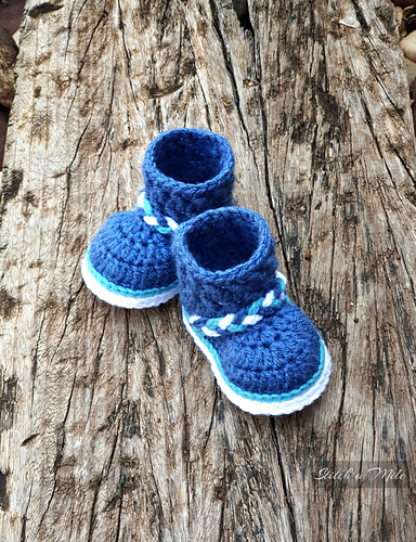 Ravelry: Criss Cross Cuff Baby Bootie pattern by Tanja Scott