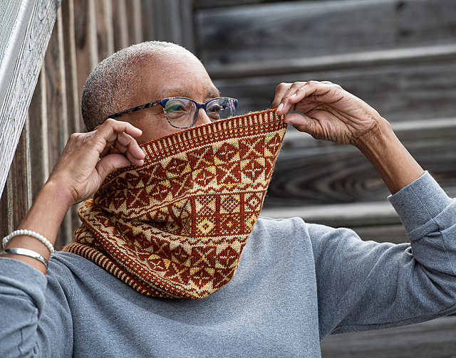 Ravelry: XOXO Colorwork Snood pattern by Michael Harrigan