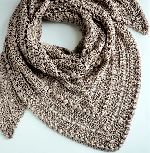 Ravelry: Bella Cosa Shawl pattern by Azra Suho