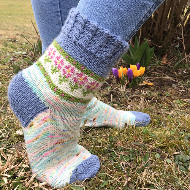 Ravelry: Spring Flower socks pattern by Stone Knits