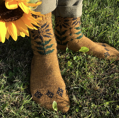 Ravelry: Lucky Sunflower socks pattern by Stone Knits