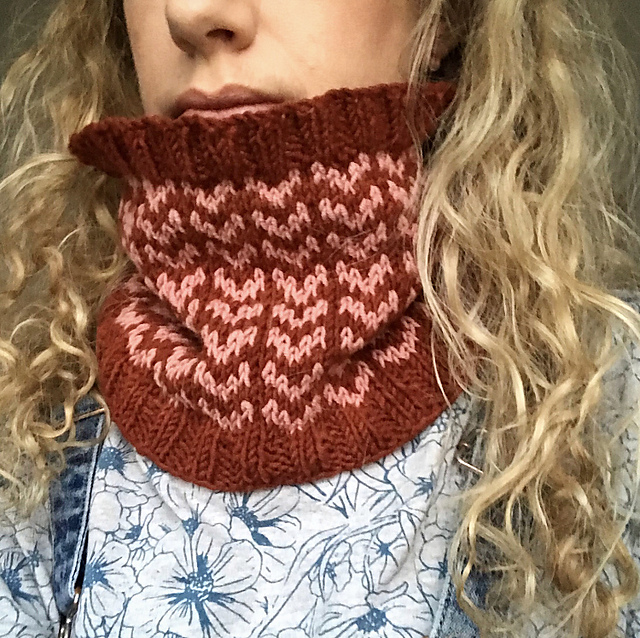 Ravelry: Zik Zak cowl pattern by Stone Knits