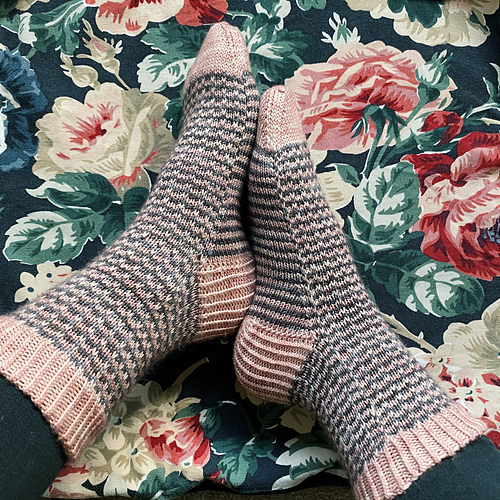 Ravelry: Sunday feeling socks pattern by Stone Knits