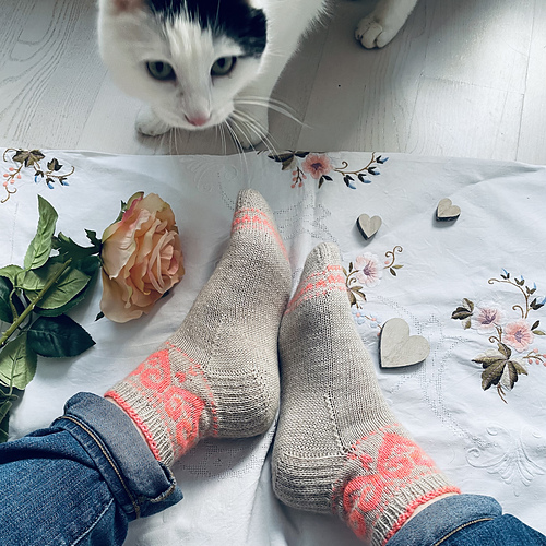 Ravelry: Heart shaped socks set pattern by Stone Knits