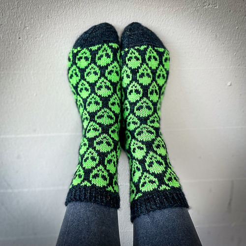 Ravelry: The Truth is Out There socks pattern by Stone Knits