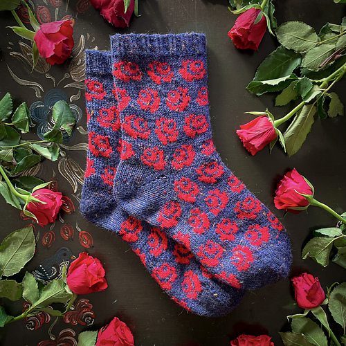 Ravelry: Charlottes Flower Garden sock set pattern by Stone Knits