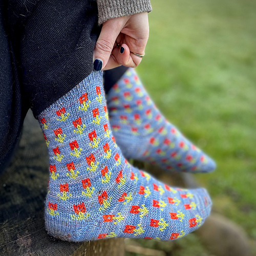 Ravelry: Charlottes Flower Garden sock set pattern by Stone Knits