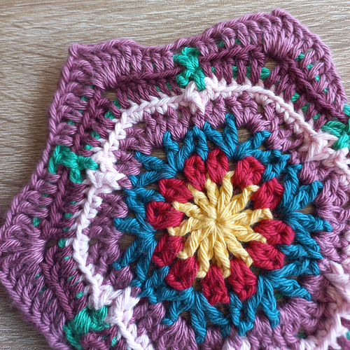 Ravelry: Pretty Hexagon Square pattern by Stouto Creative Crochet