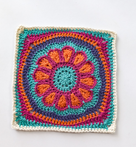Ravelry: Center stage Daisy pattern by Stouto Creative Crochet