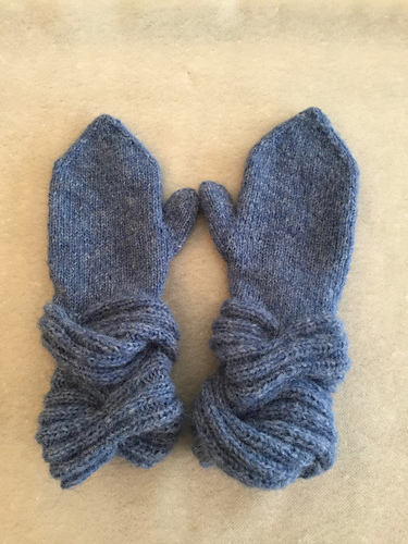 Ravelry: Frosty Waves Mittens pattern by Hilde Sørum