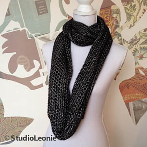 Ravelry: Infinity Scarf Sofia pattern by Leonie Dapper