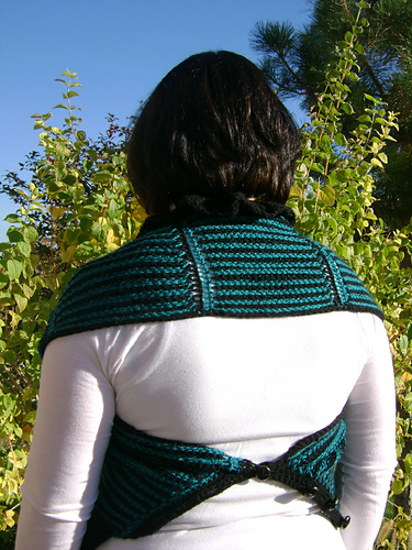 Ravelry: Graphic Reversible Cowl pattern by Suesan Roth