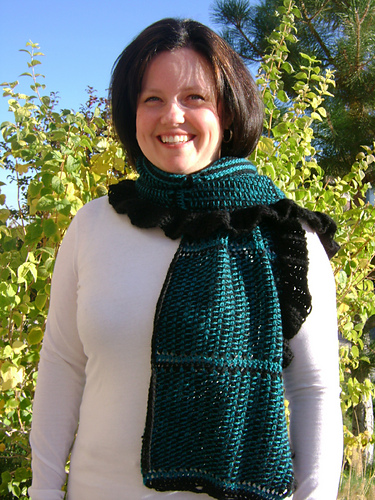 Ravelry: Graphic Reversible Cowl pattern by Suesan Roth