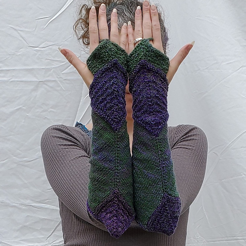 Ravelry: Miterious Gauntlets pattern by Cathy Pratt