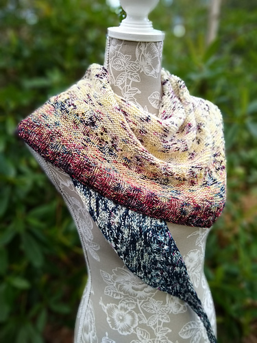 Ravelry: Knitshades (deadly ?) boomerang pattern by Susan Ashcroft