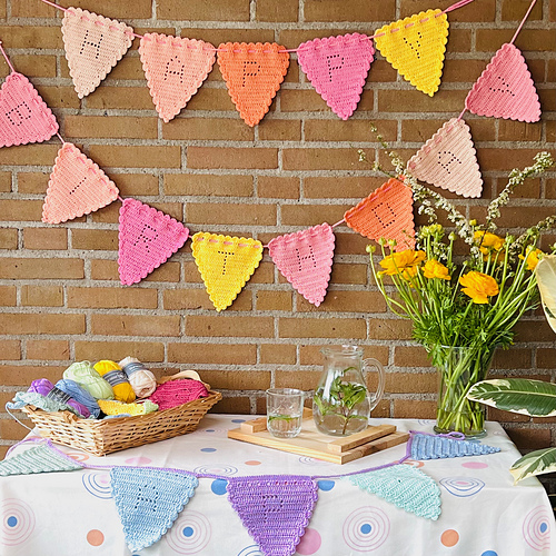 Ravelry: Happy Birthday Bunting pattern by Renata Saj