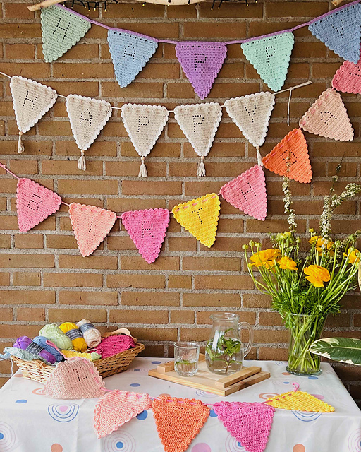 Ravelry: Happy Birthday Bunting pattern by Renata Saj