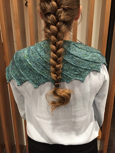 Ravelry: Bat Hug Shawlette pattern by Nicole Sijnja